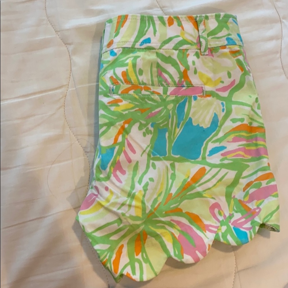 Lilly Pulitzer Scalloped “The Buttercup Short” - Gem